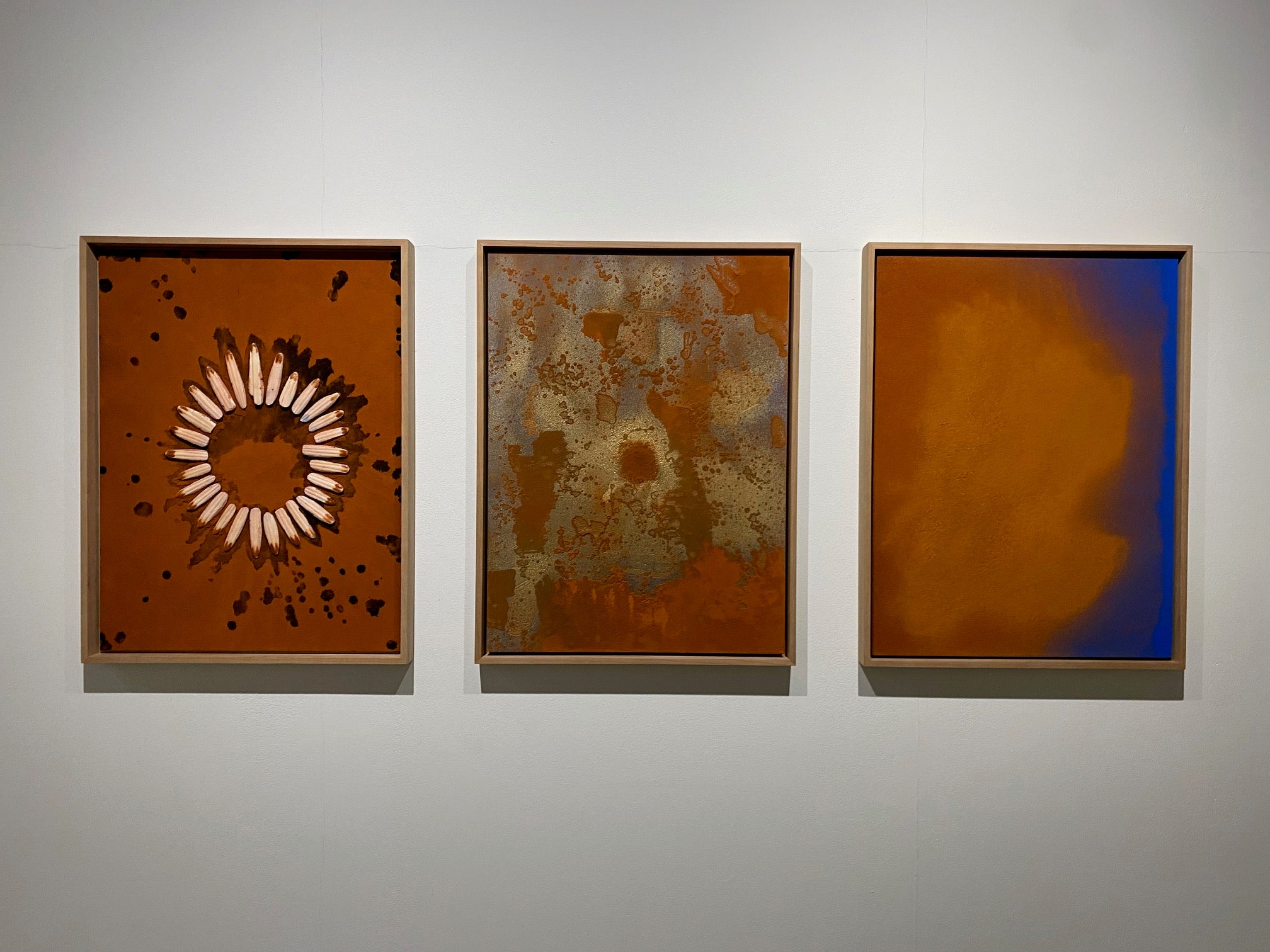 HYPER YELLOW – ARTRANDOM